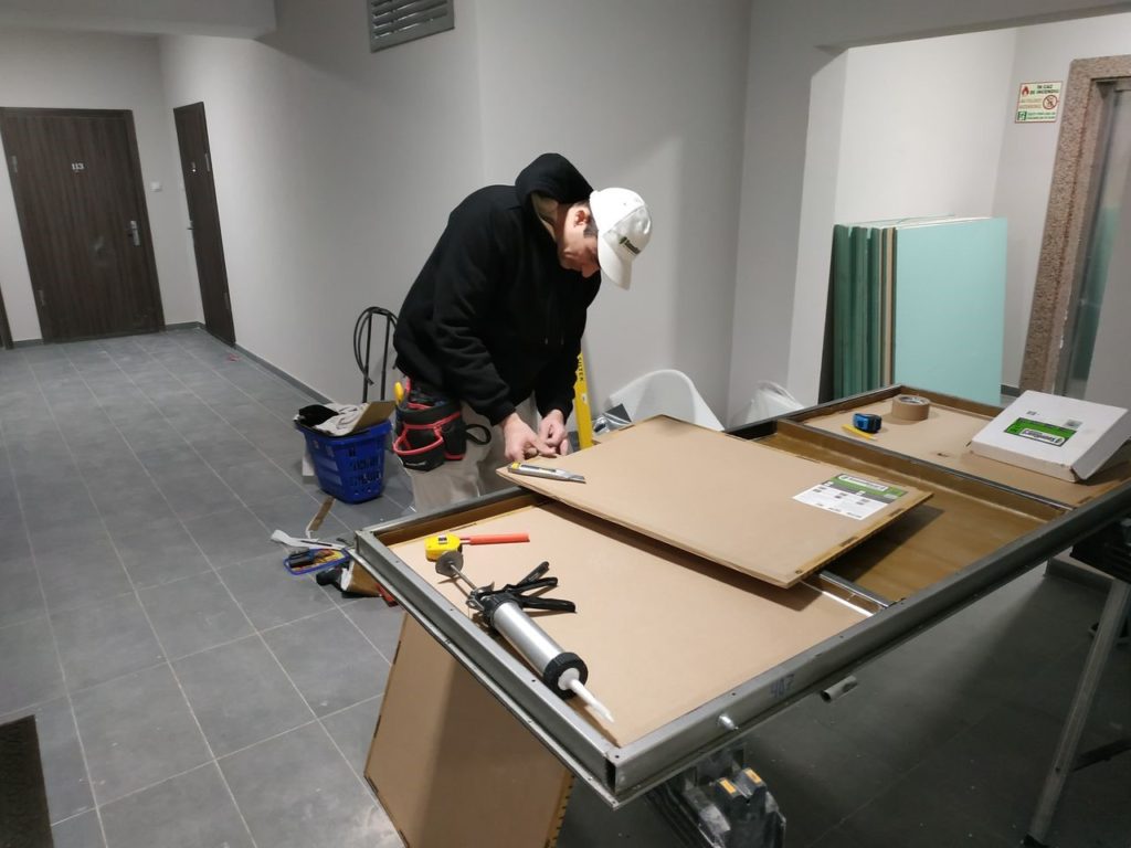 Шумоизоляция входной металлической двери в квартире